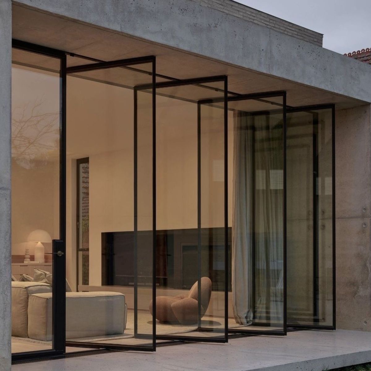 360° ROTATING PANELS – Reflection Glass